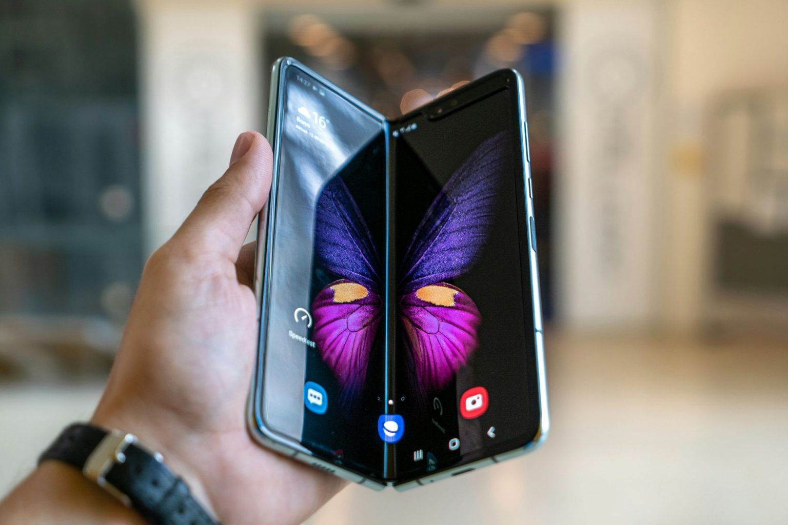 How Do Folding Phones Impact Mobile Web Design Practices? - Designerly